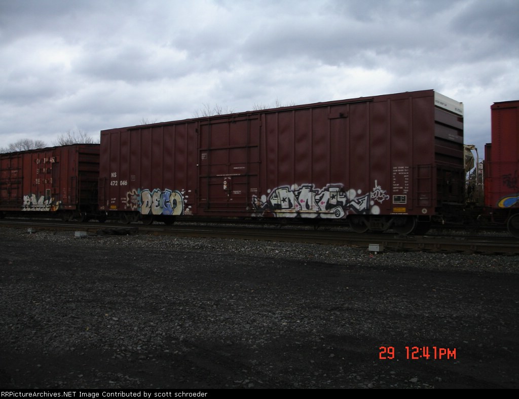 NS 472046 & SOU 658 Boxcar's EB
